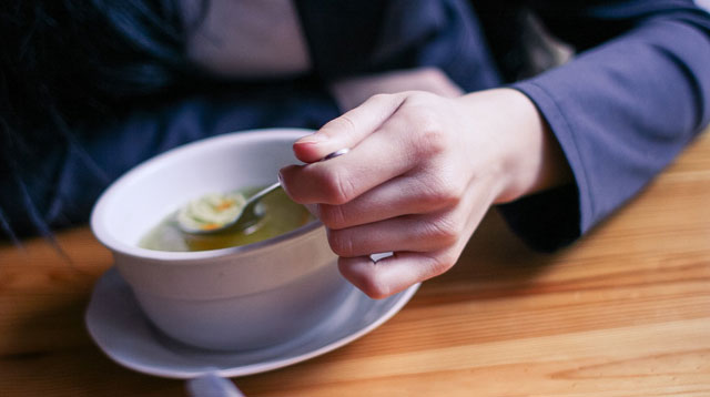  DietHack Eat With Your Non Dominant Hand