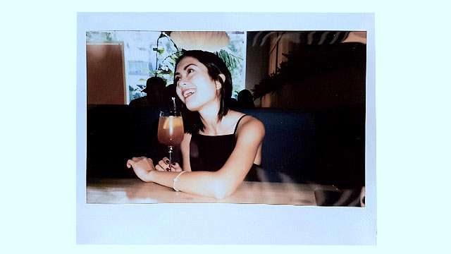 This Cool Girl's Style Is Feminine and Comfortable