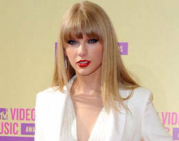 Get the Look: Taylor Swift's Red Lips