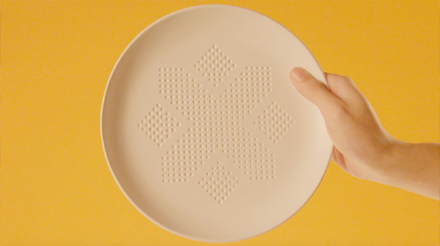 500 Small Dots On This Plate Will Cut 30 Calories From Your Meal!