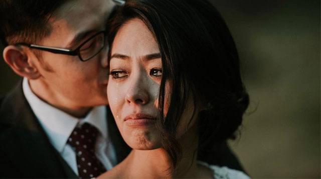 This Crying Photo Of A Bride Is Going Viral For The Sweetest Reason