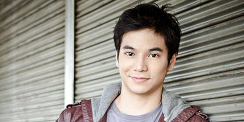 Cosmo Online Hunk Andre Justin: Rebel With A Goal