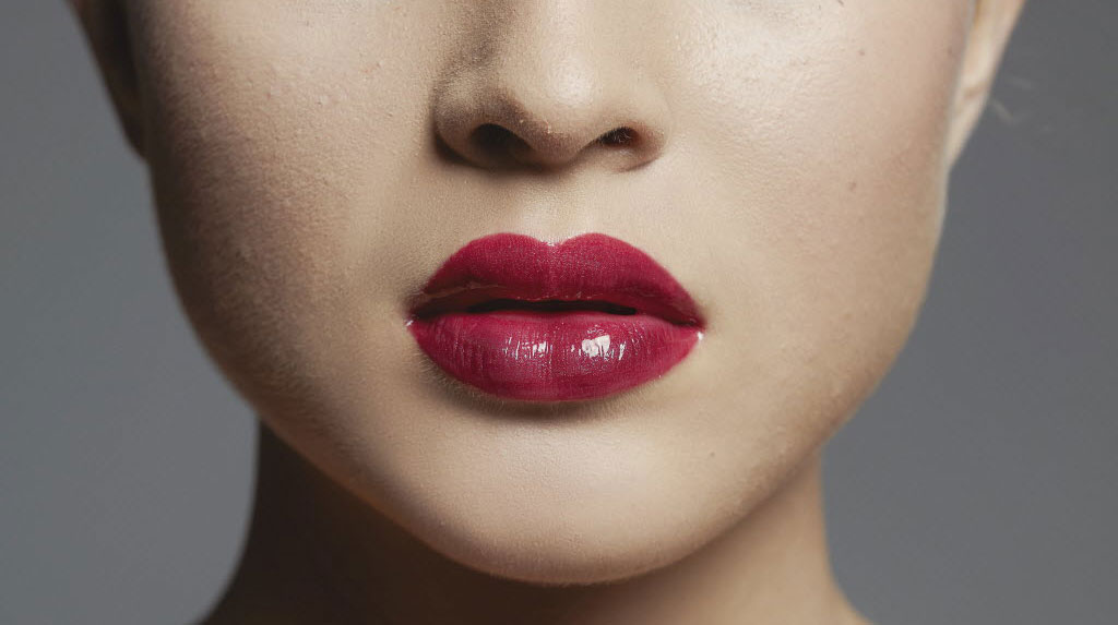 People Are Now Tattooing Overdrawn Lips On
