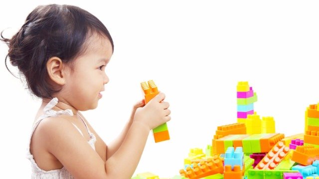 How Building Blocks Can Boost Your Toddler's Brain and Body