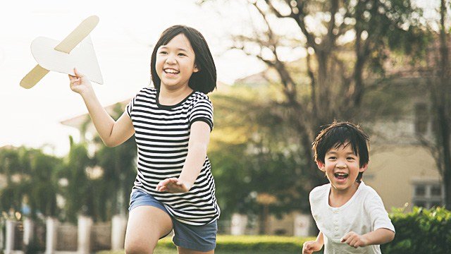 Raising Smart Kids: 5 Games That Are Better Than Gadgets