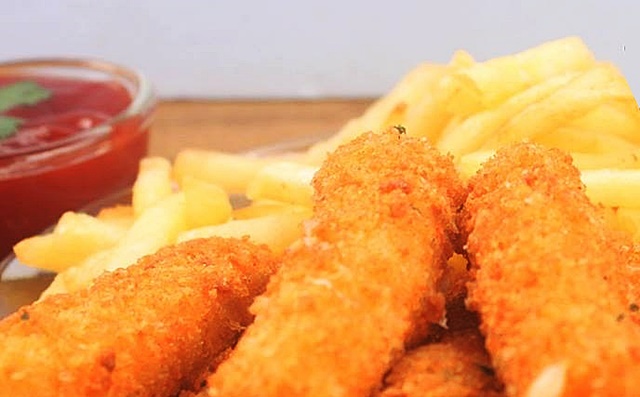 Chizmozza combines mozzarella sticks and fries in one