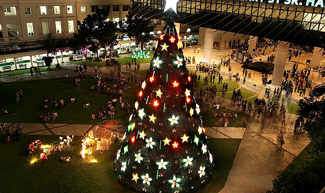 10 Cheery Christmas Sights to See Around Manila