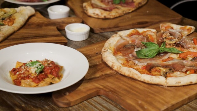 VIDEO: Kermit Brings Their Bestselling Pizza to Poblacion