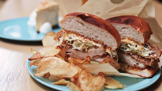 VIDEO: Get Fried-Chicken Sandwiches at Sidechick