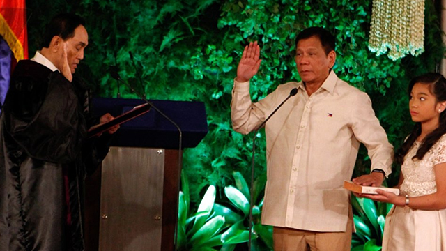 Awkward Moments You Might Have Missed at Duterte's Inauguration