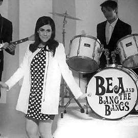 Bea Alonzo gets groovy in Preview's holiday video